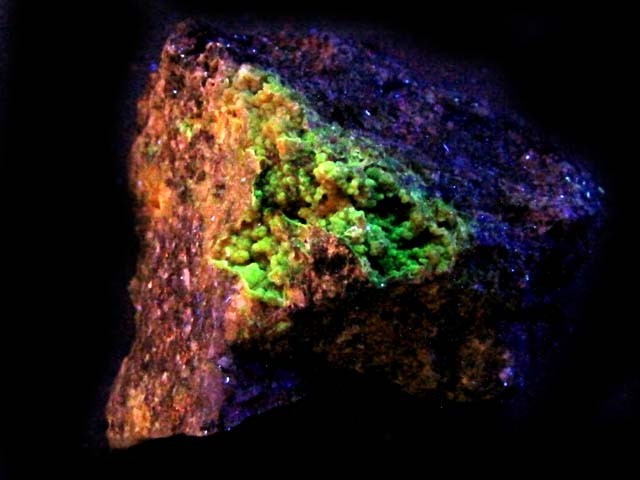Fluorescent Minerals - Rocks That Glow | Gem Rock Auctions