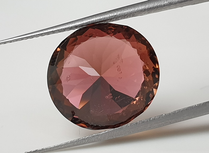 12,20ct Colour change Tourmaline - Master cut & rare!