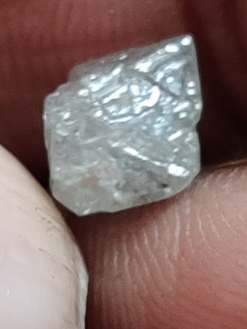 Natural white diamond rough. 2.90 ctw cyrstal shape 1pcs