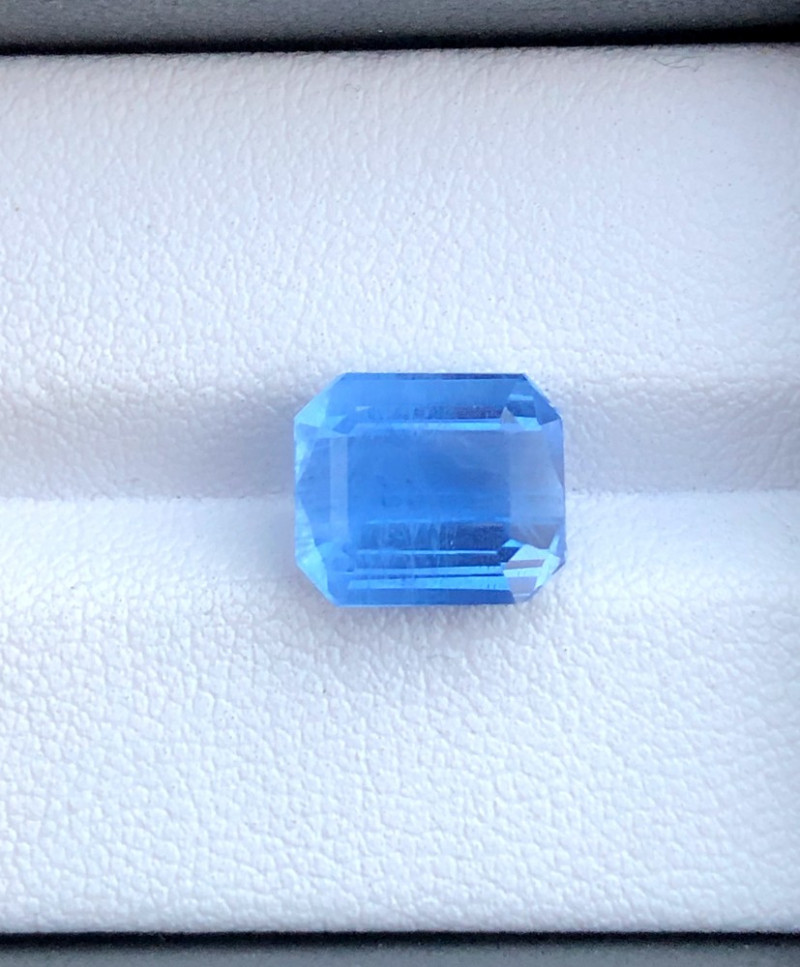 3.90 Carats Deep Blue Color Aquamarine Gemstone
