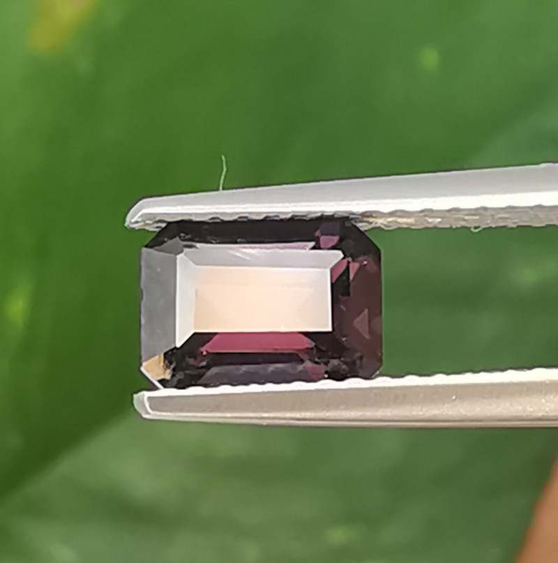 Spinel, 1.37ct, emerald cut Ceylon beauty!