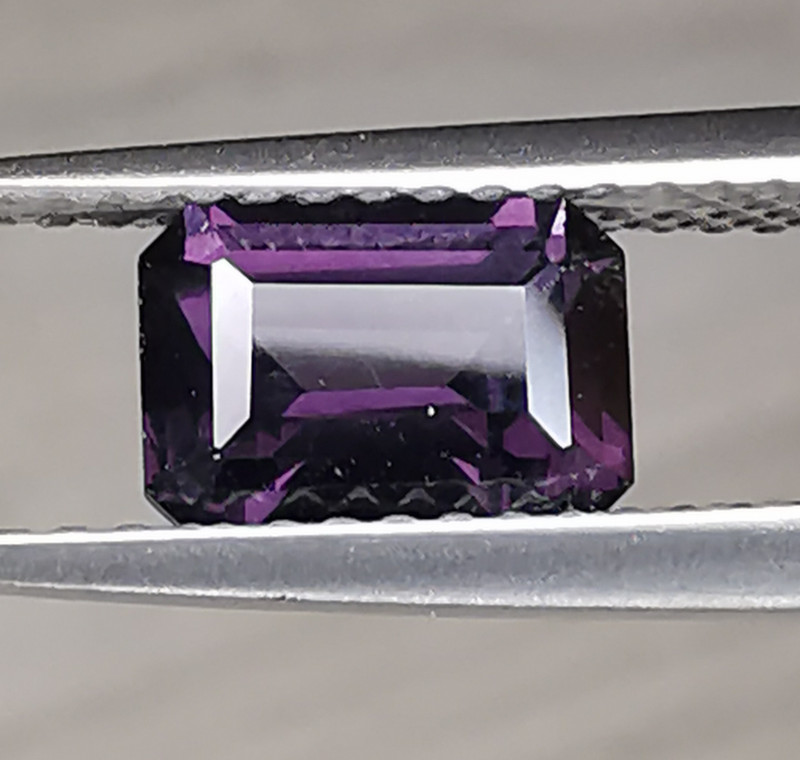Spinel, 1.37ct, emerald cut Ceylon beauty!