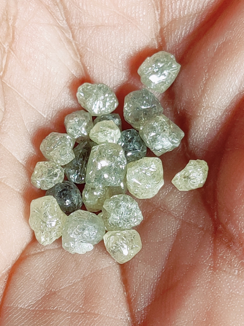 NATURAL WHITE DIAMOND ROUGH-33ctw -21pcs
