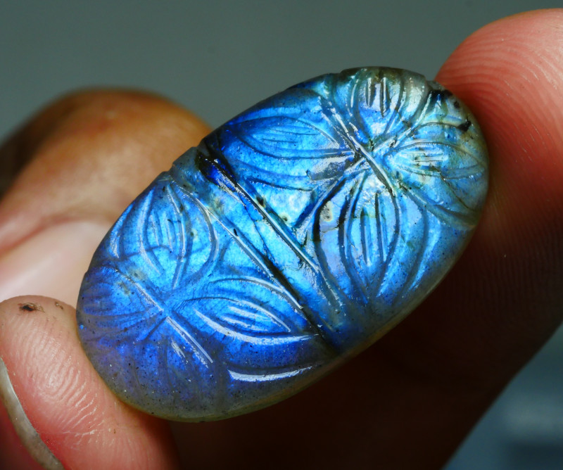 24.995 CRT STUNNING NATURAL LABRADORITE CARVINGS