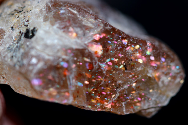 123 grams RAINBOW LATTICE SUNSTONE ROUGH PARCEL UNTREATED