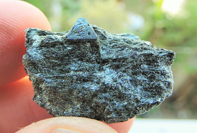 8.03g MAGNETITE CRYSTAL ON MATRIX SPECIMEN FROM SYROS