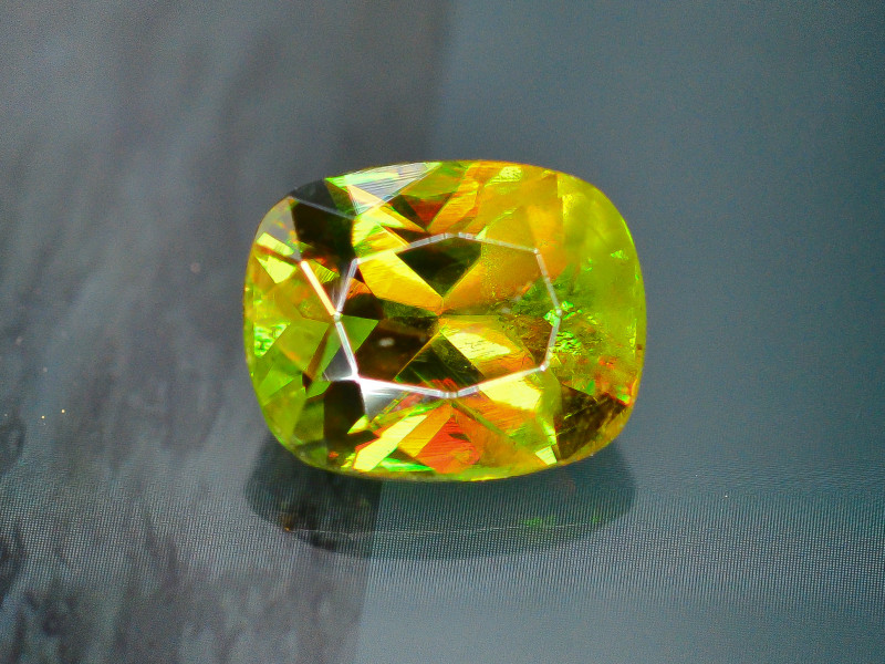 Premium Grade AAA Chrome Sphene 1.75 ct Color Change