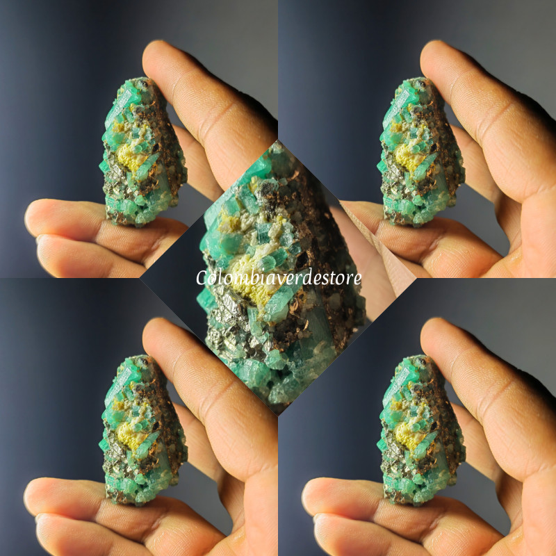 -UNTREATED- Collector's grade Colombian chivor Emerald specimen 171.88CT