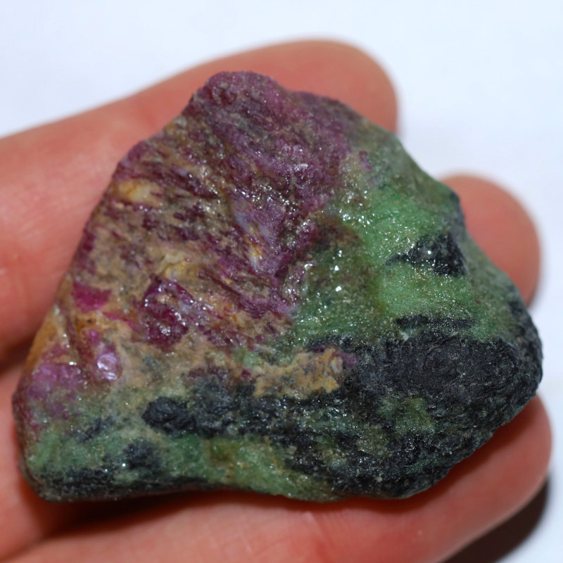 184 CTS RUBY ZOISIT ROUGH [F61]