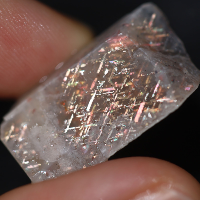 19.20 cts Rainbow lattice sunstone rough -good fire-STABILIZED