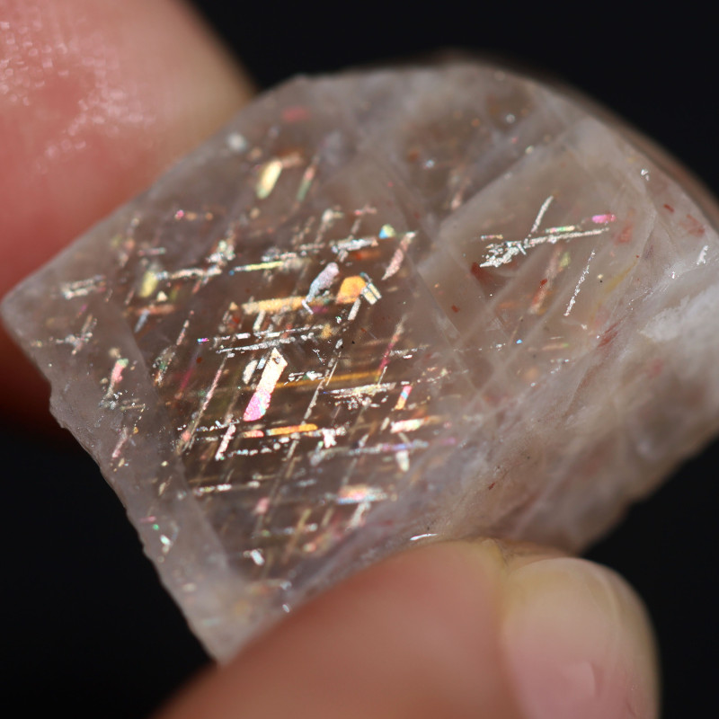 26.30 cts Rainbow lattice sunstone rough -good fire-STABILIZED