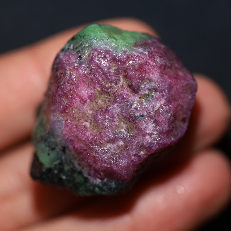 163 CTS RUBY ZOISIT ROUGH