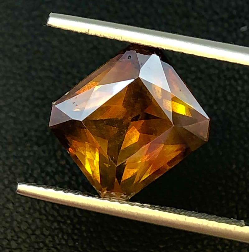 Extremely rare full fire 7.80 cts Natural Sphalerite