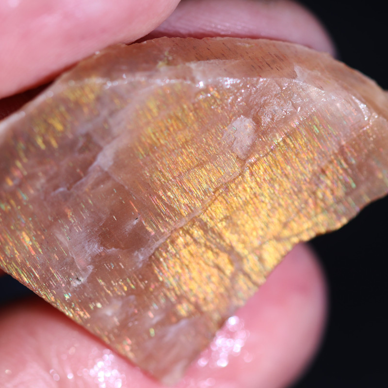 43 CTS RAINBOW METEOR SUNSTONE ROUGH-UNTREATED