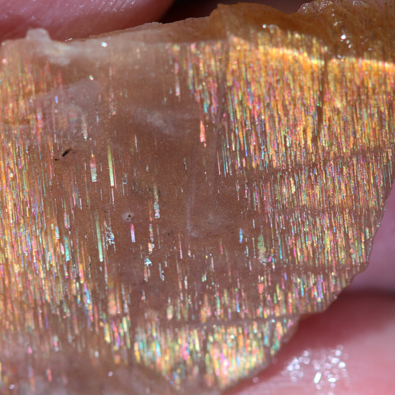 17 CTS RAINBOW METEOR SUNSTONE ROUGH-UNTREATED