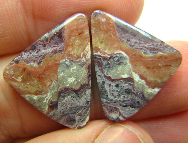 BANDED PATTERN JASPER PAIR 25.85 CTS