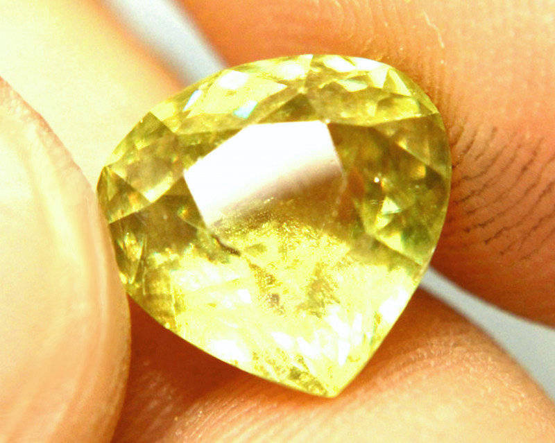 7.50 Carat Color Change Sphene - VS/SI - Beautiful