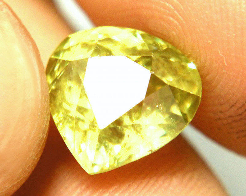 7.50 Carat Color Change Sphene - VS/SI - Beautiful