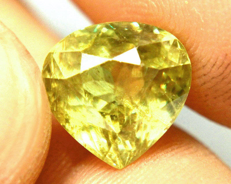 7.50 Carat Color Change Sphene - VS/SI - Beautiful