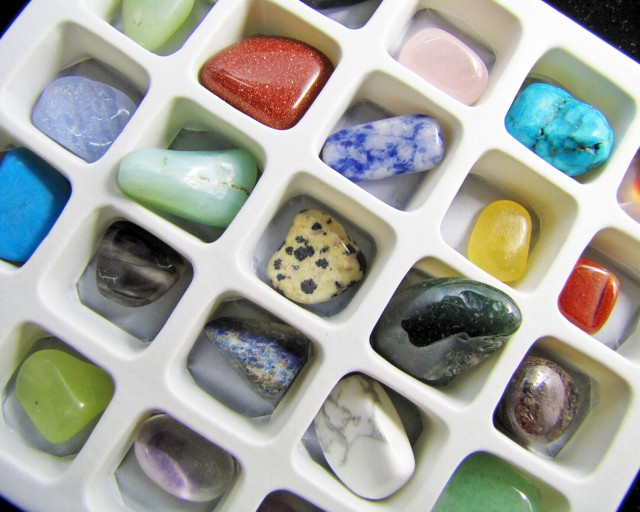 Buy Gemstone Sample Box Online | Gem Rock Auctions