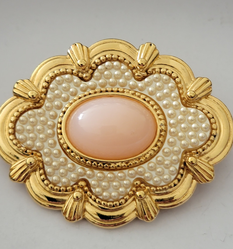 AVON'S VICTORIAN SPRING PIN / BROOCH 1988 CIRCA VINTAGE-NEW