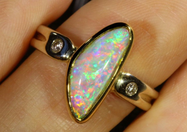 Aust - L Size SHELL FOSSIL CRYSTAL OPAL 18k Yellow Gold Ring SB 871