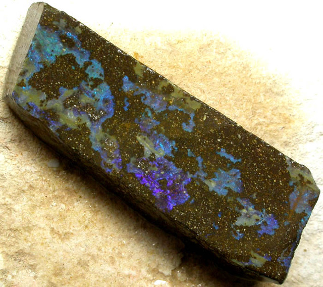 LARGE BOULDER ROUGH FROM JUNDAH 81 CTS [BMA479 ]