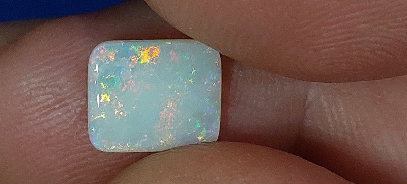 1.7cts White Cliffs Solid Opal
